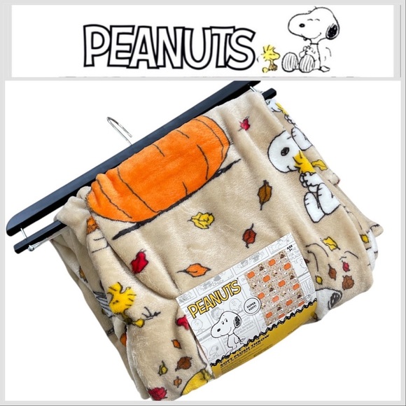 Peanuts | Bedding | Peanuts Oversized Snoopy Fall Scene Plush Fleece ...